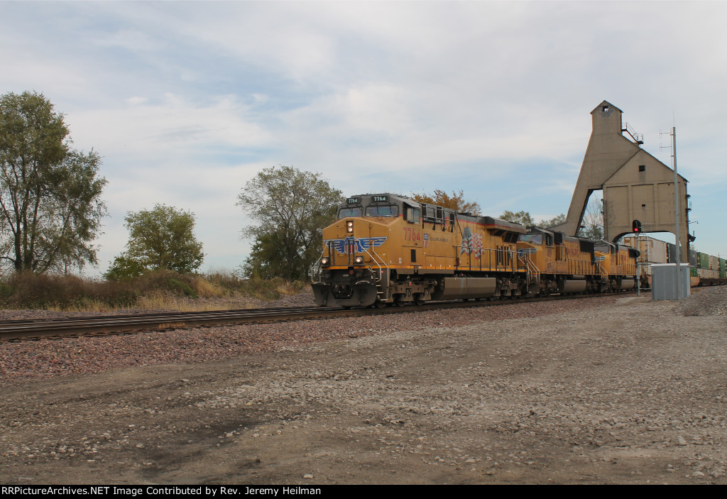 UP 7764 & others (2)